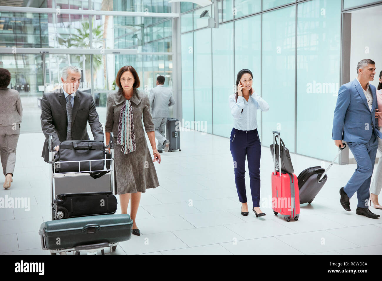 People airport luggage hi-res stock photography and images - Alamy