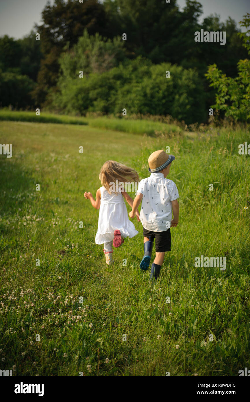 Children playing field running hi-res stock photography and images - Alamy