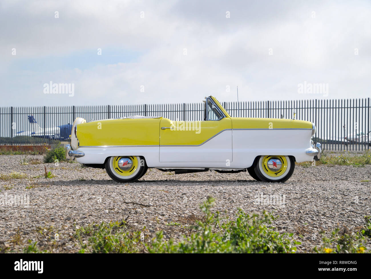 Austin/Nash Metropolitan (1953-1961) tiny Anglo American car Stock ...
