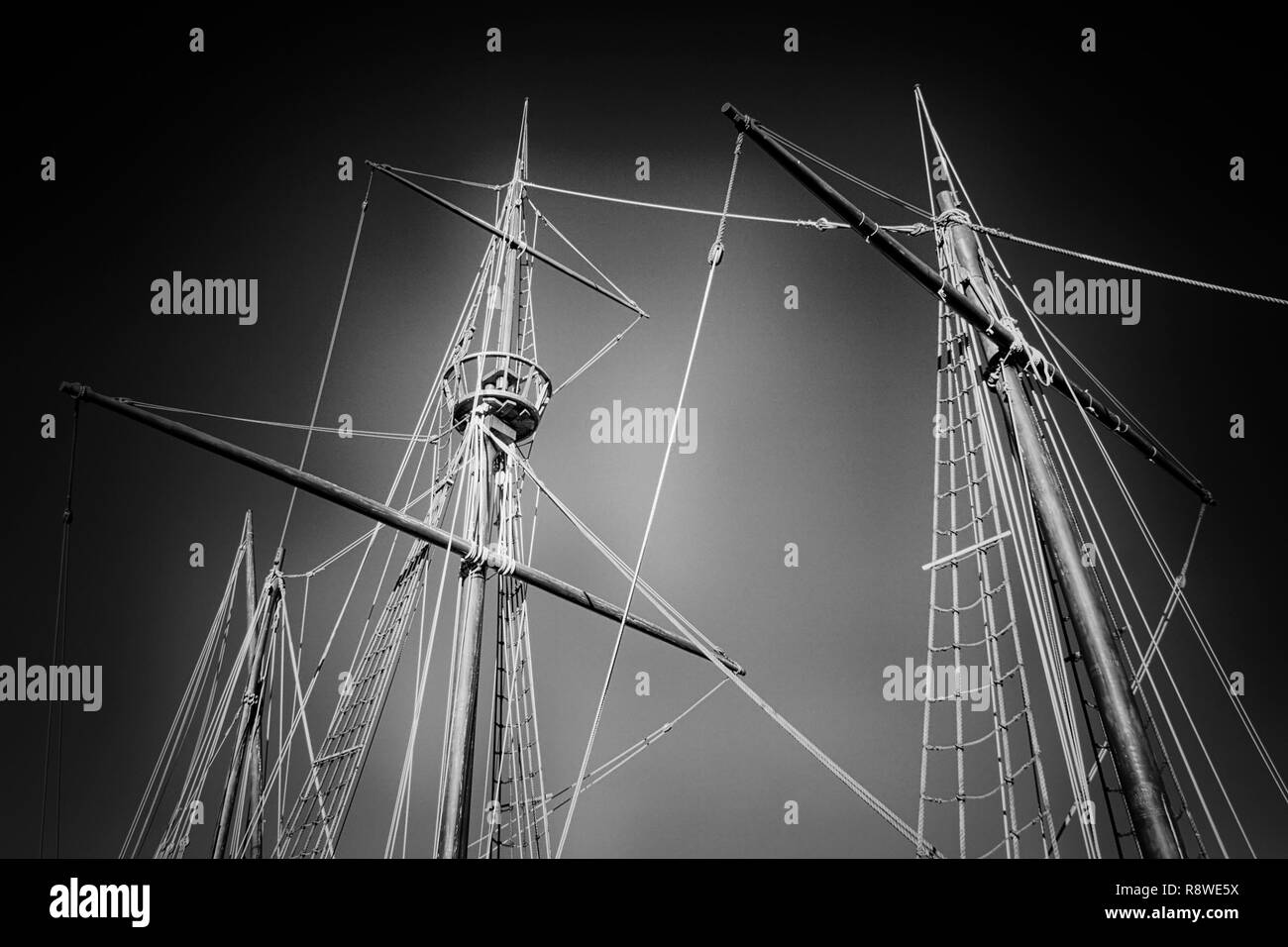 Sailor ship crows nest hi-res stock photography and images - Alamy