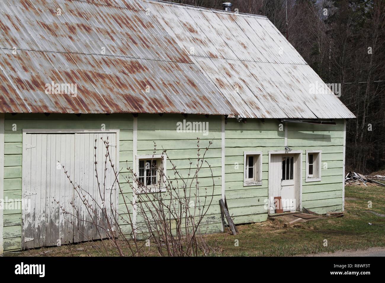 Green sheds hi-res stock photography and images - Alamy