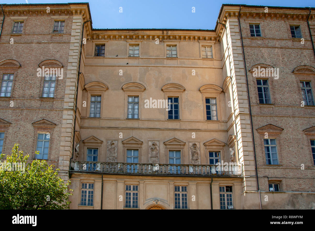 Castle govone hi-res stock photography and images - Alamy