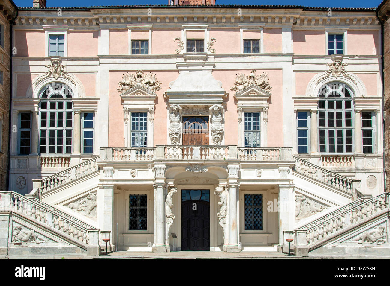 Castle govone hi-res stock photography and images - Alamy