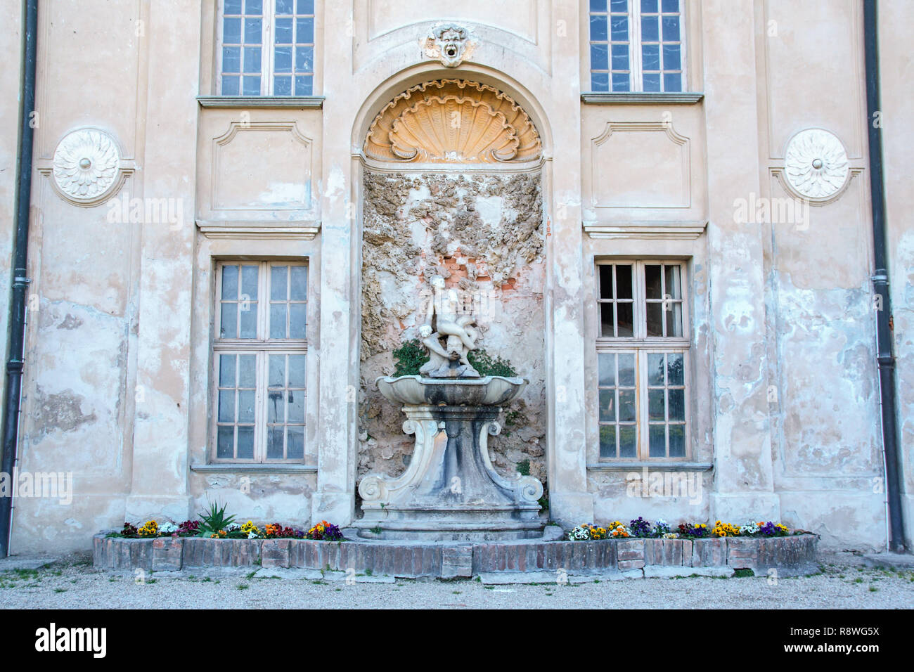 Castle govone hi-res stock photography and images - Alamy
