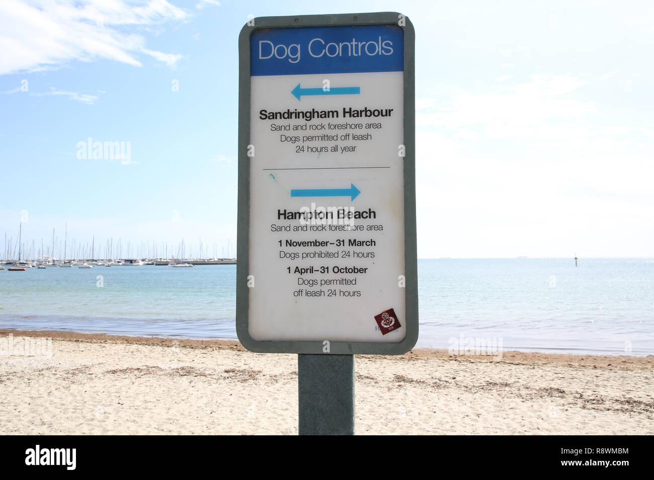 Off leash dog area sign hi-res stock photography and images - Alamy