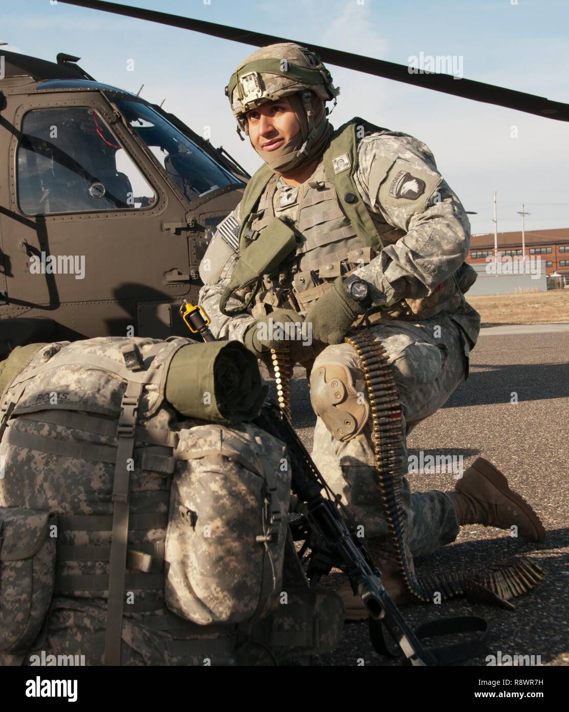 Army Soldiers assigned to the 101st Airborne Division (Air Assault ...