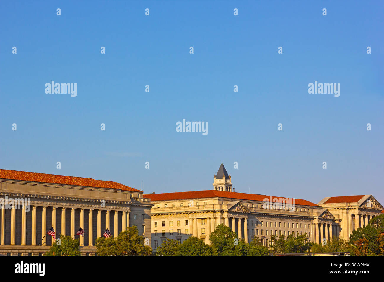 Buildings with columns hi-res stock photography and images - Alamy