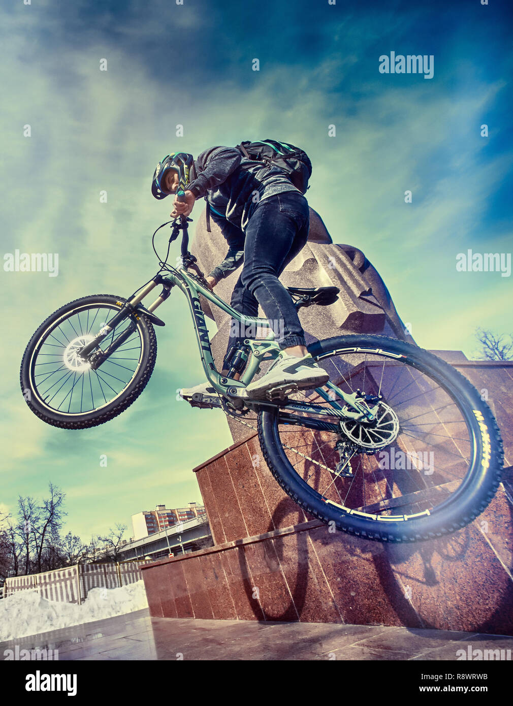 Mtb tricks hi-res stock photography and images - Alamy