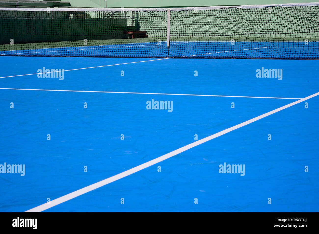 blue tennis court Stock Photo - Alamy