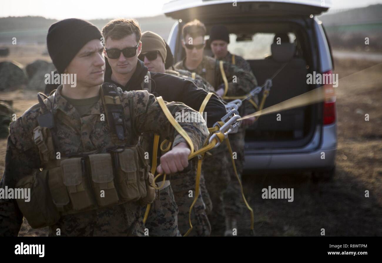 Marines with 3d Reconnaissance Battalion, 3rd Marine Division, III ...