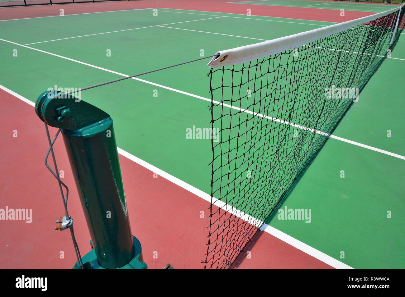red and green tennis court Stock Photo - Alamy