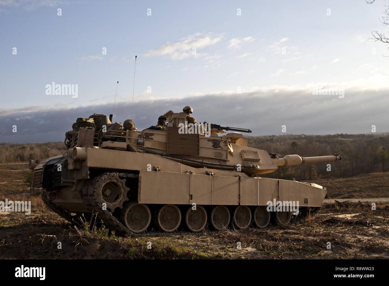 Usmc abrams m1a1 tank hi-res stock photography and images - Alamy