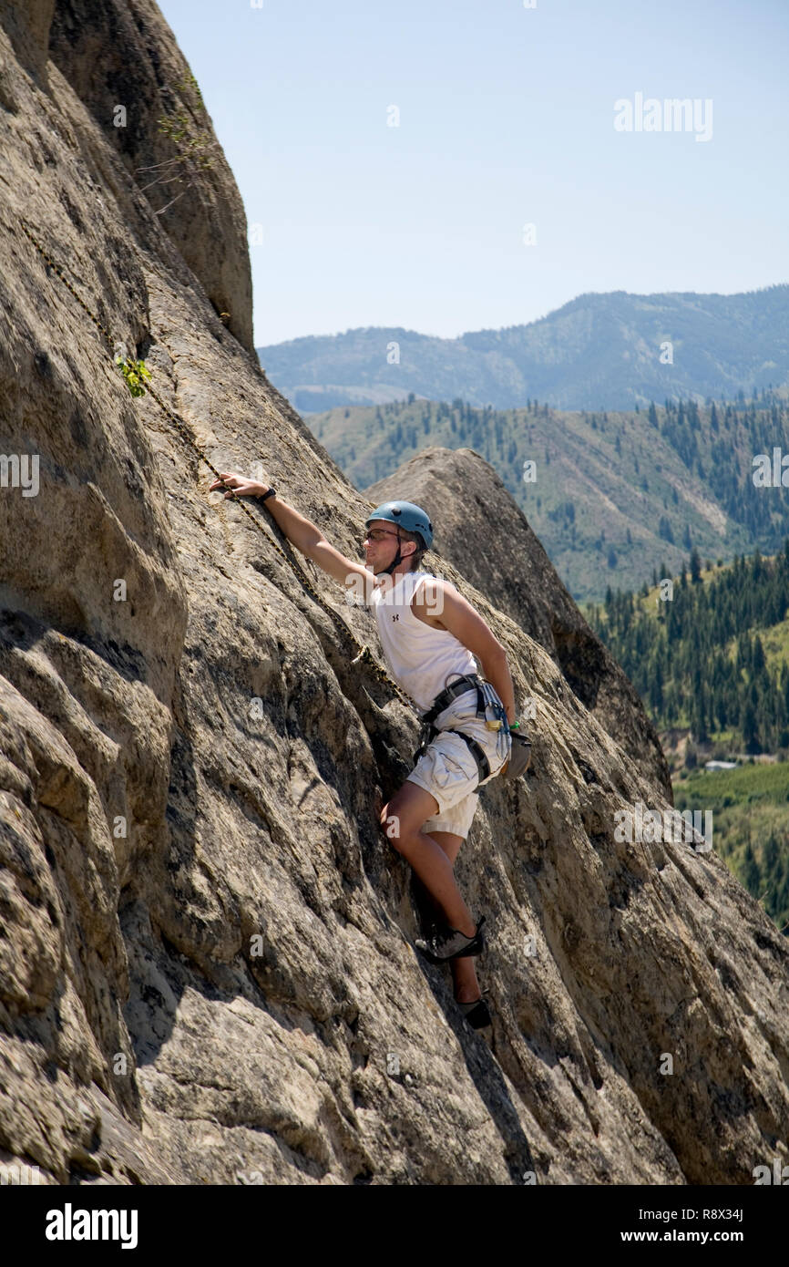 WA02985-00....WASHINGTON - Erik Spring climbing the Serpent to Nutty ...