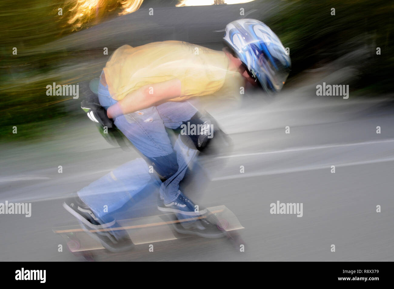 WA03538-00....WASHINGTON - Skateboader Hunter Burke in Edmonds Stock ...