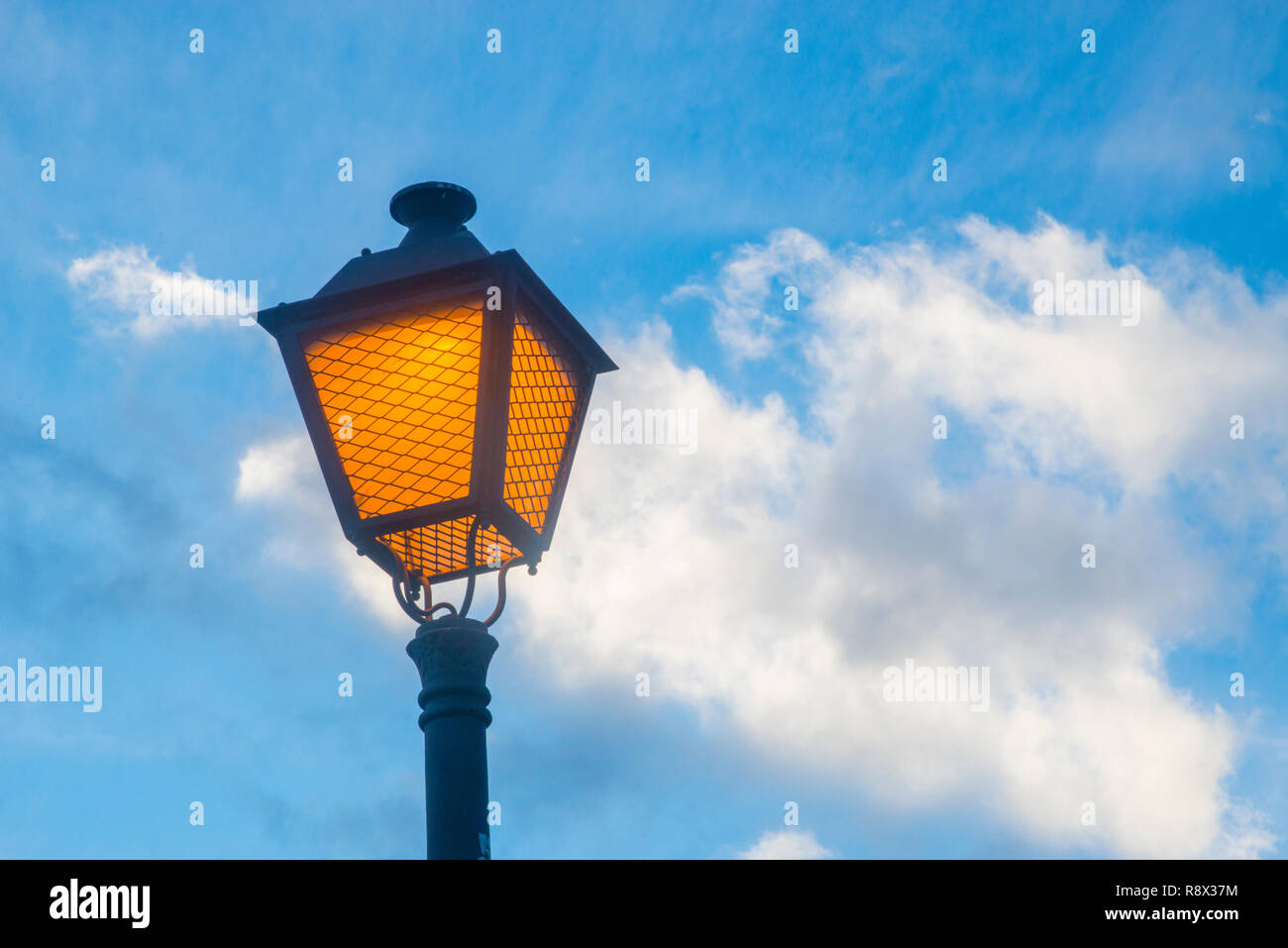 Lit up street light hi-res stock photography and images - Alamy