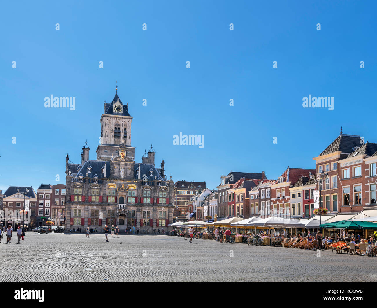 Delft market square hi-res stock photography and images - Alamy
