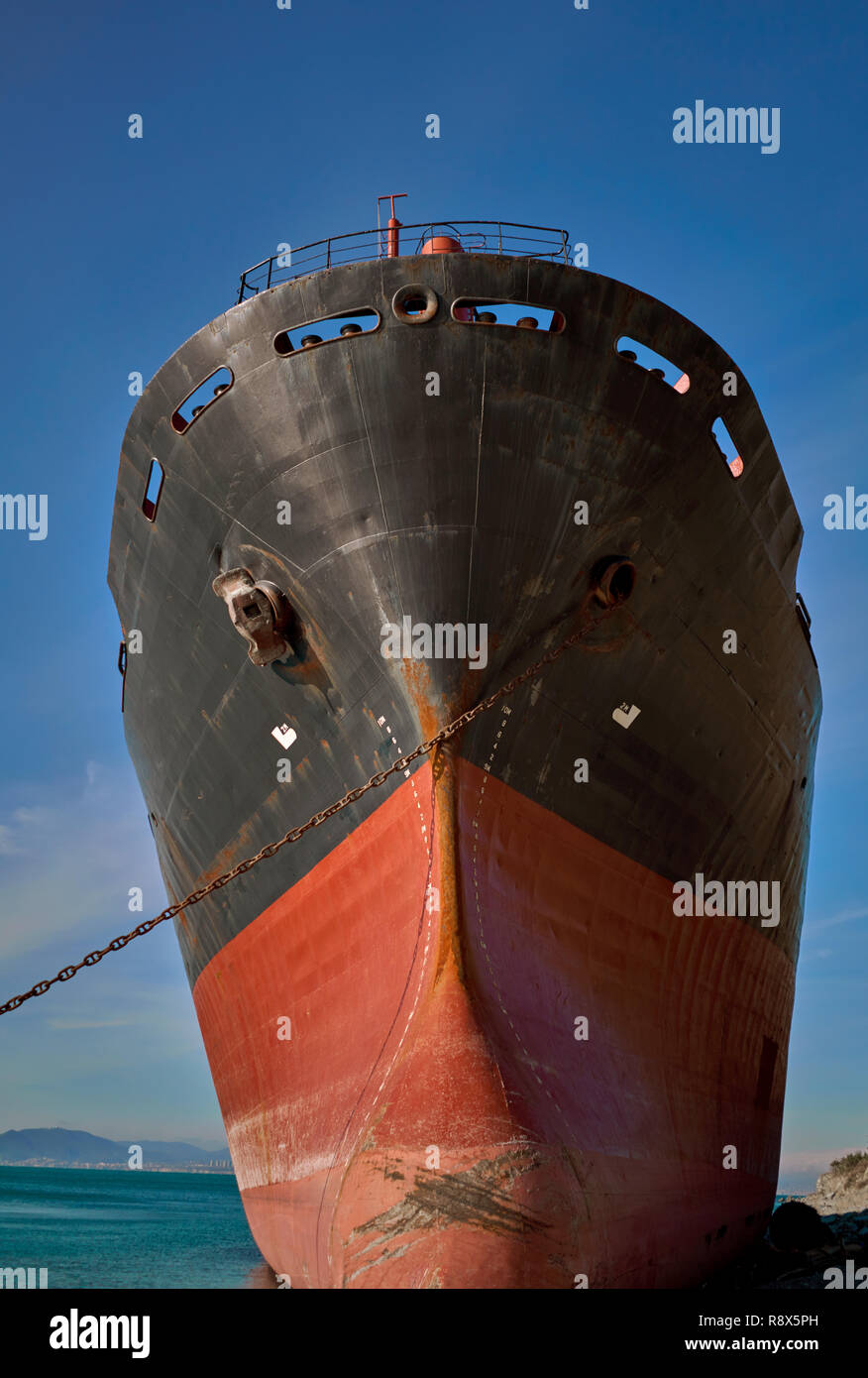 Rusty container ship boat vessel hi-res stock photography and images ...