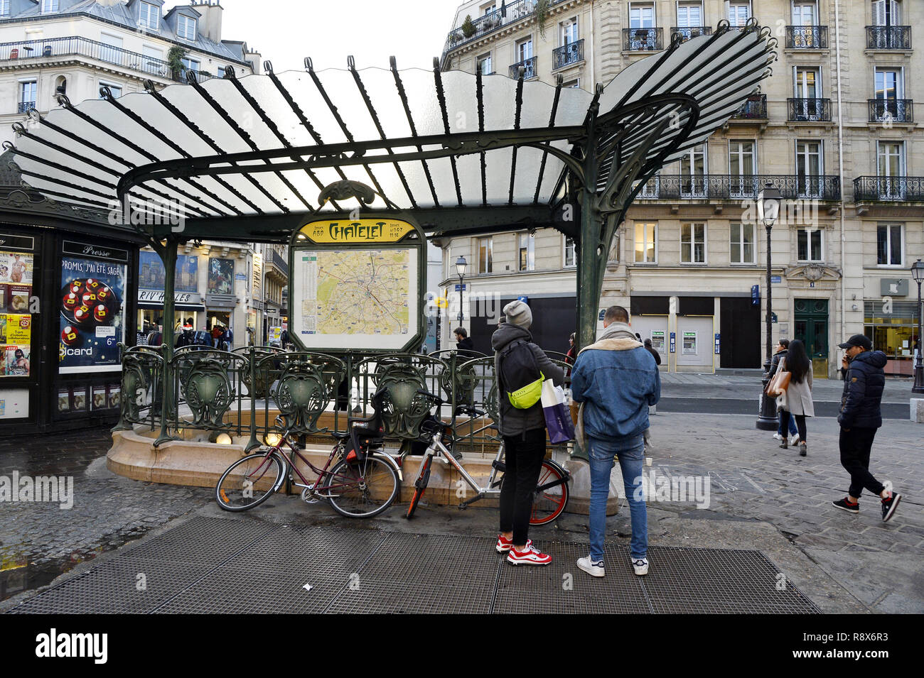Chatelet station hi-res stock photography and images - Alamy