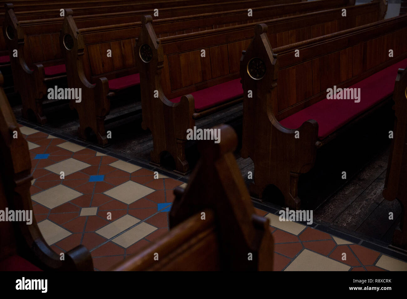 Pews seating empty hi-res stock photography and images - Alamy