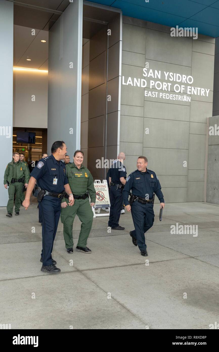 Cbp office of field operations hi-res stock photography and images - Alamy
