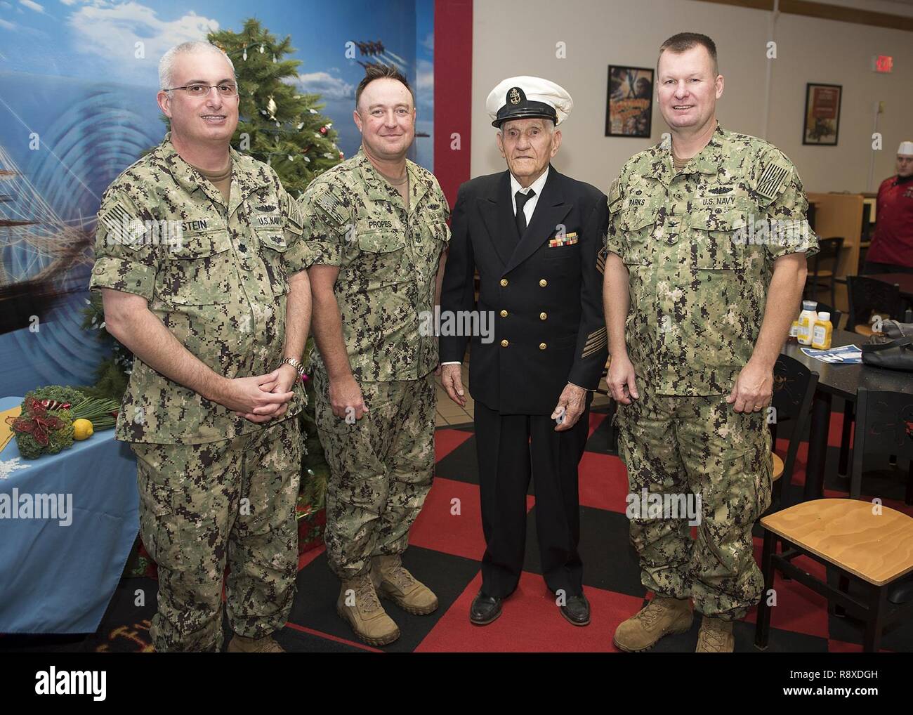 KINGS BAY, Georgia (Dec. 7, 2018) (From left) Cmdr. Eric Stein ...