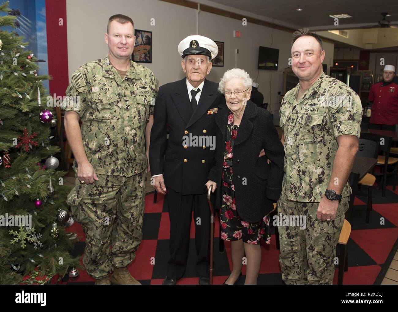 KINGS BAY, Georgia (Dec. 7, 2018) (From left) Capt. Chester Parks ...