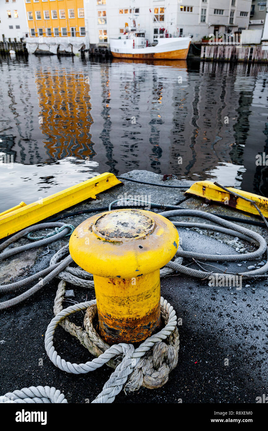 Mooring Line High Resolution Stock Photography and Images - Alamy