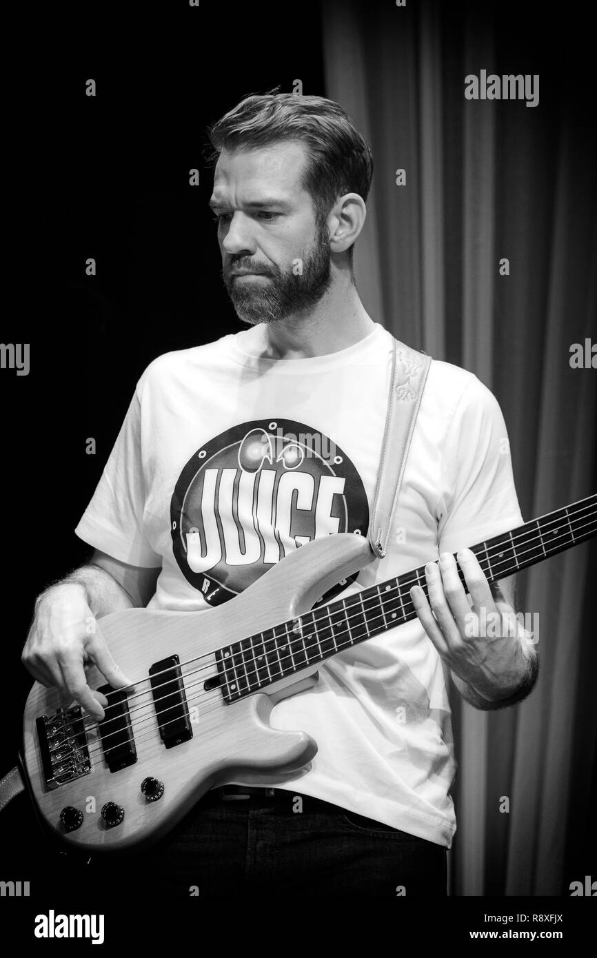 Double bass player jazz musician Black and White Stock Photos & Images ...