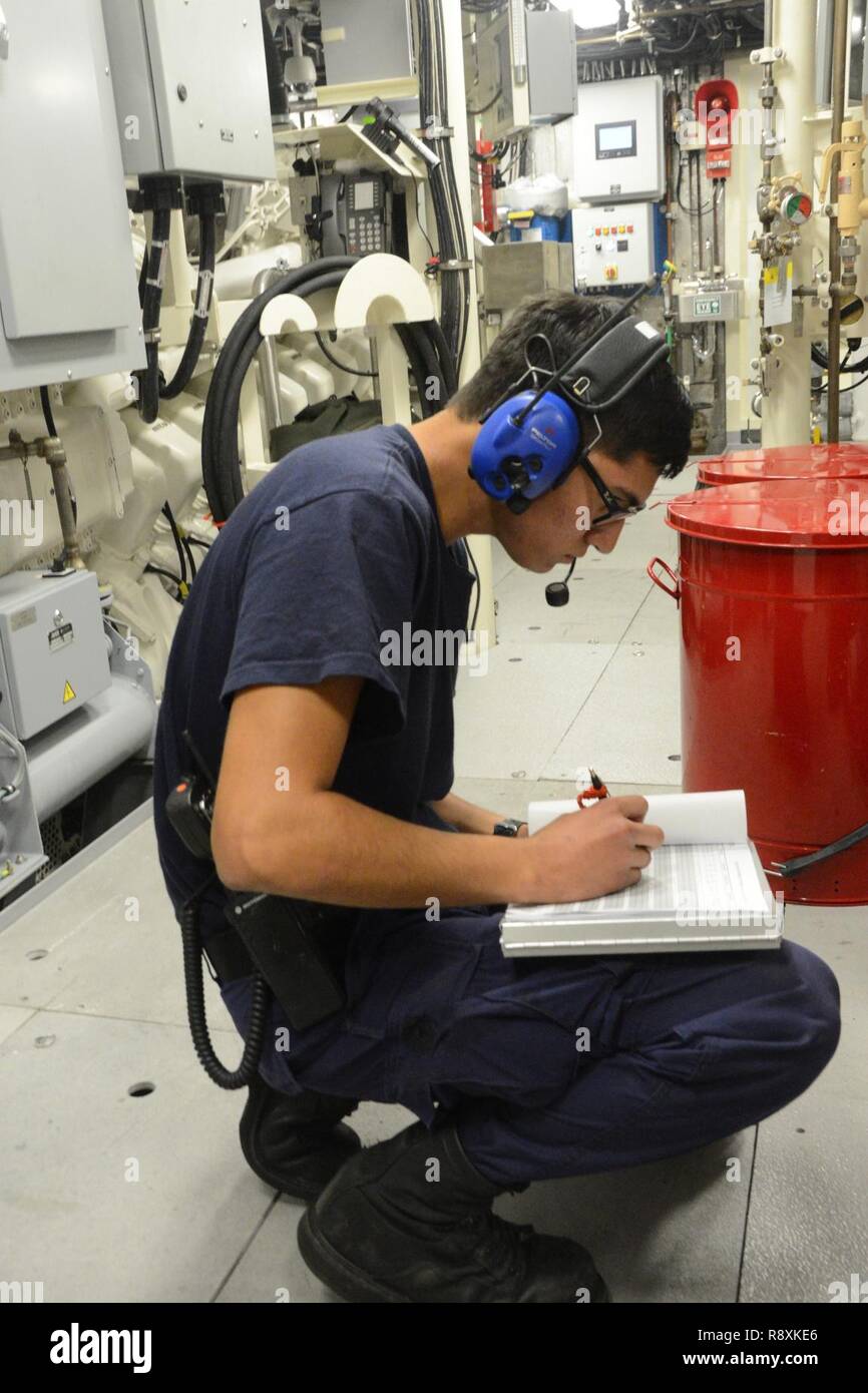 Petty Officer 3rd Class Dylan Keyes of 29 Palms, California, an ...
