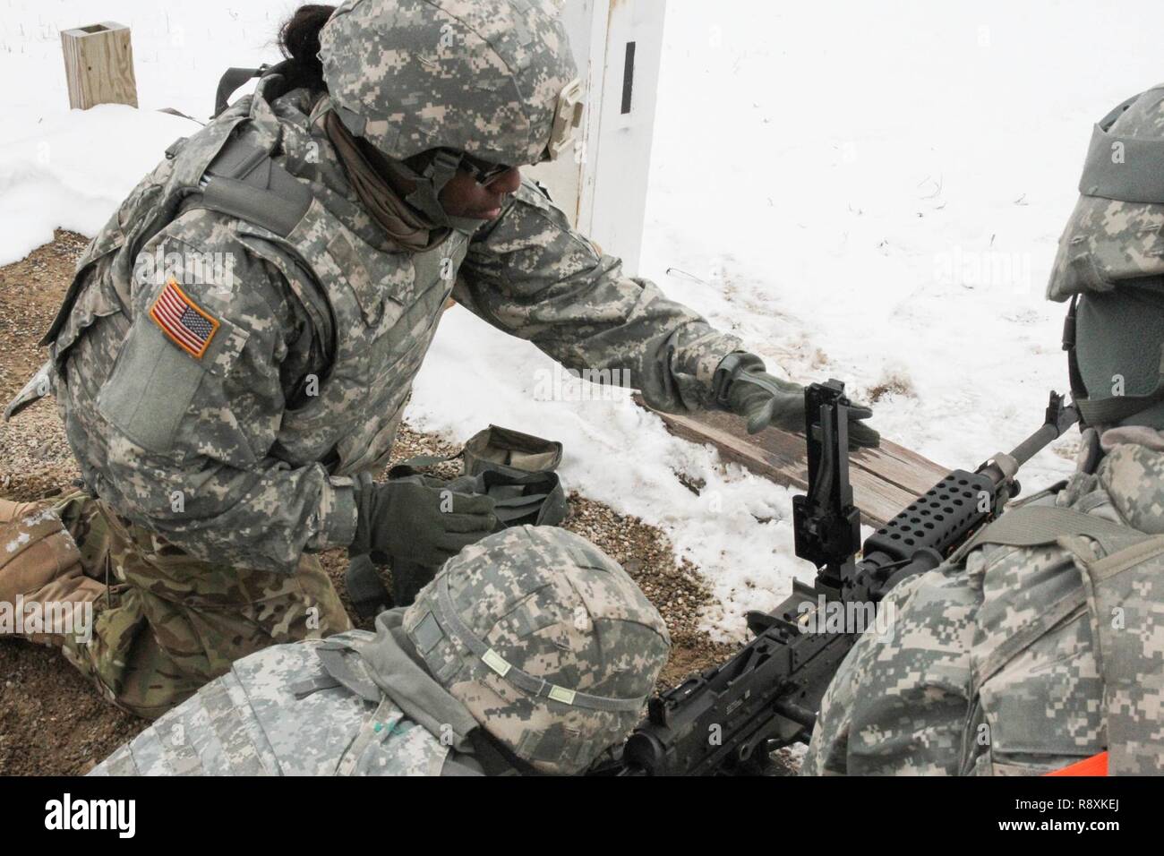 A U.S. Army Reserve Soldier closes the cover of a M240B machine gun for ...