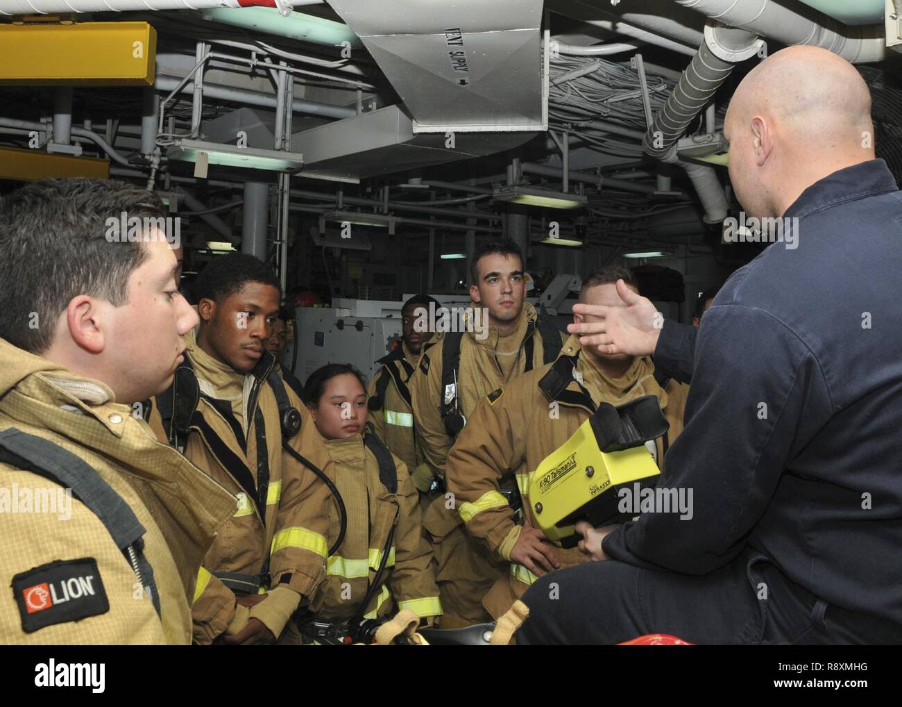 Uss portland damage hi-res stock photography and images - Alamy