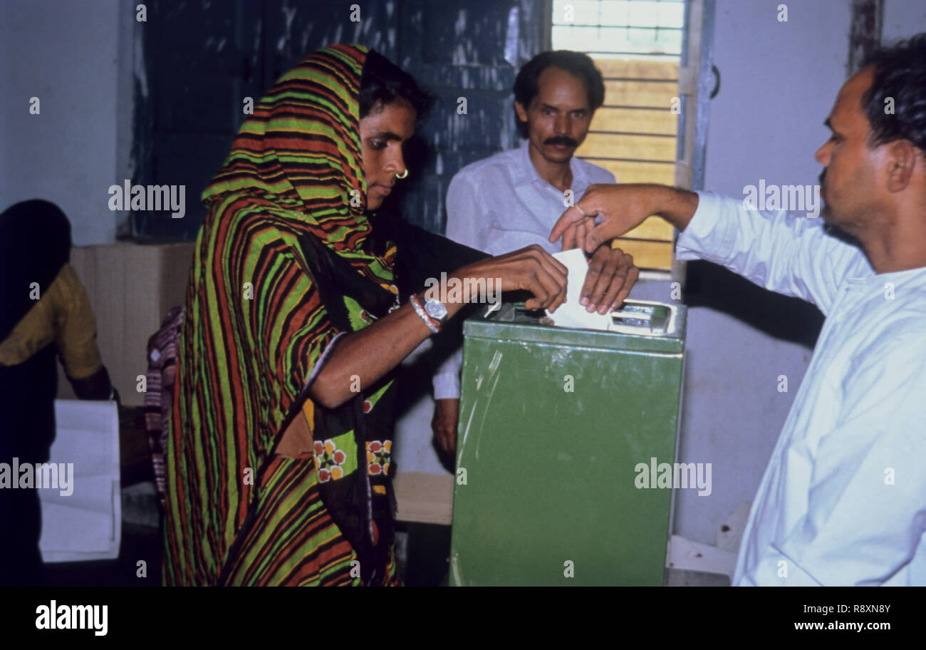 Polling booth hi-res stock photography and images - Alamy