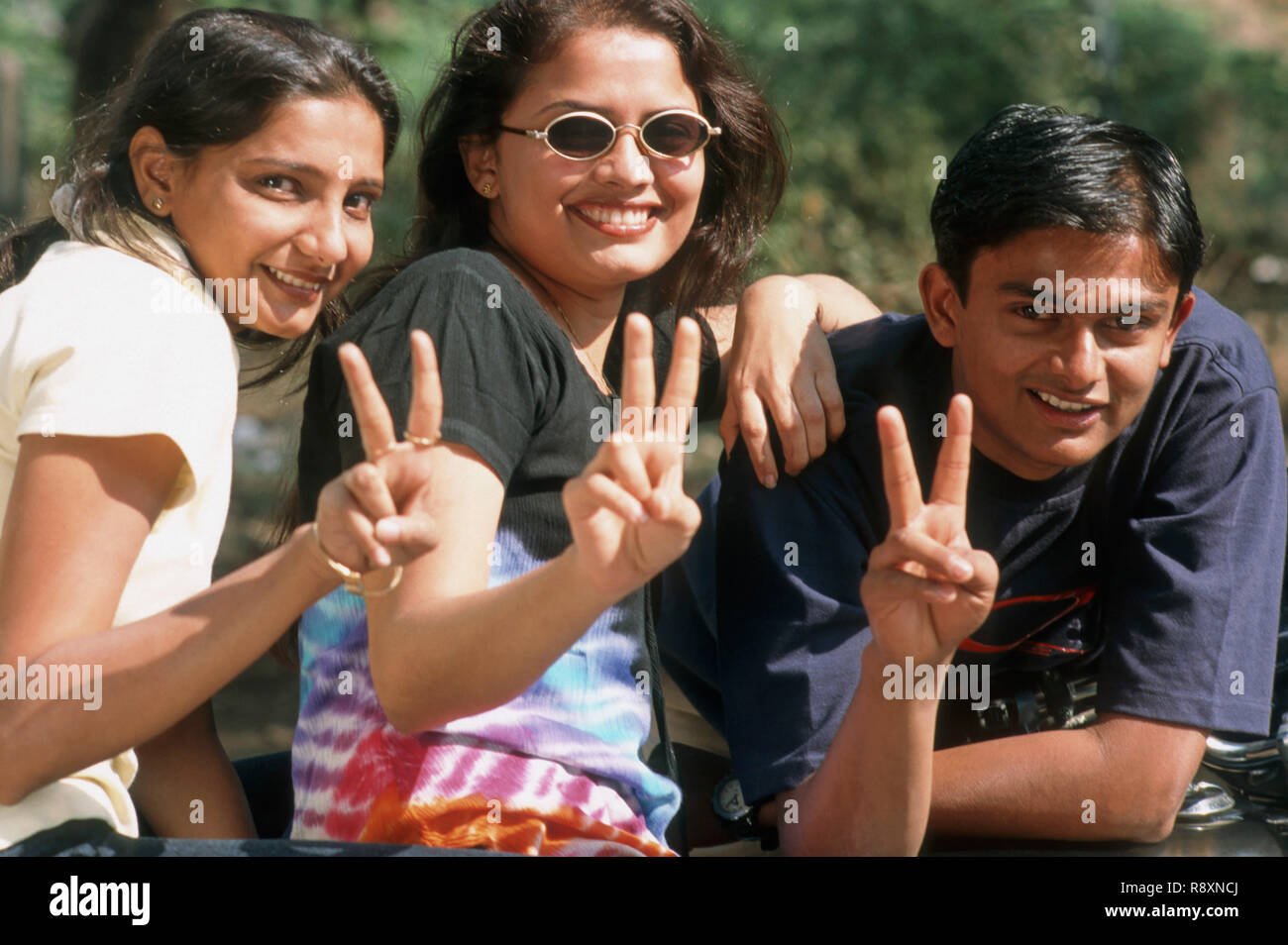 Victory signs hi-res stock photography and images - Alamy