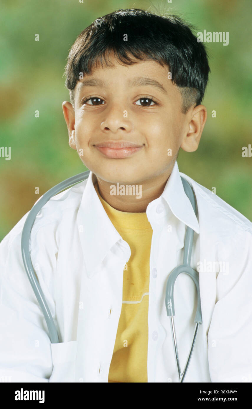 Children dress up as doctors hi-res stock photography and images - Alamy
