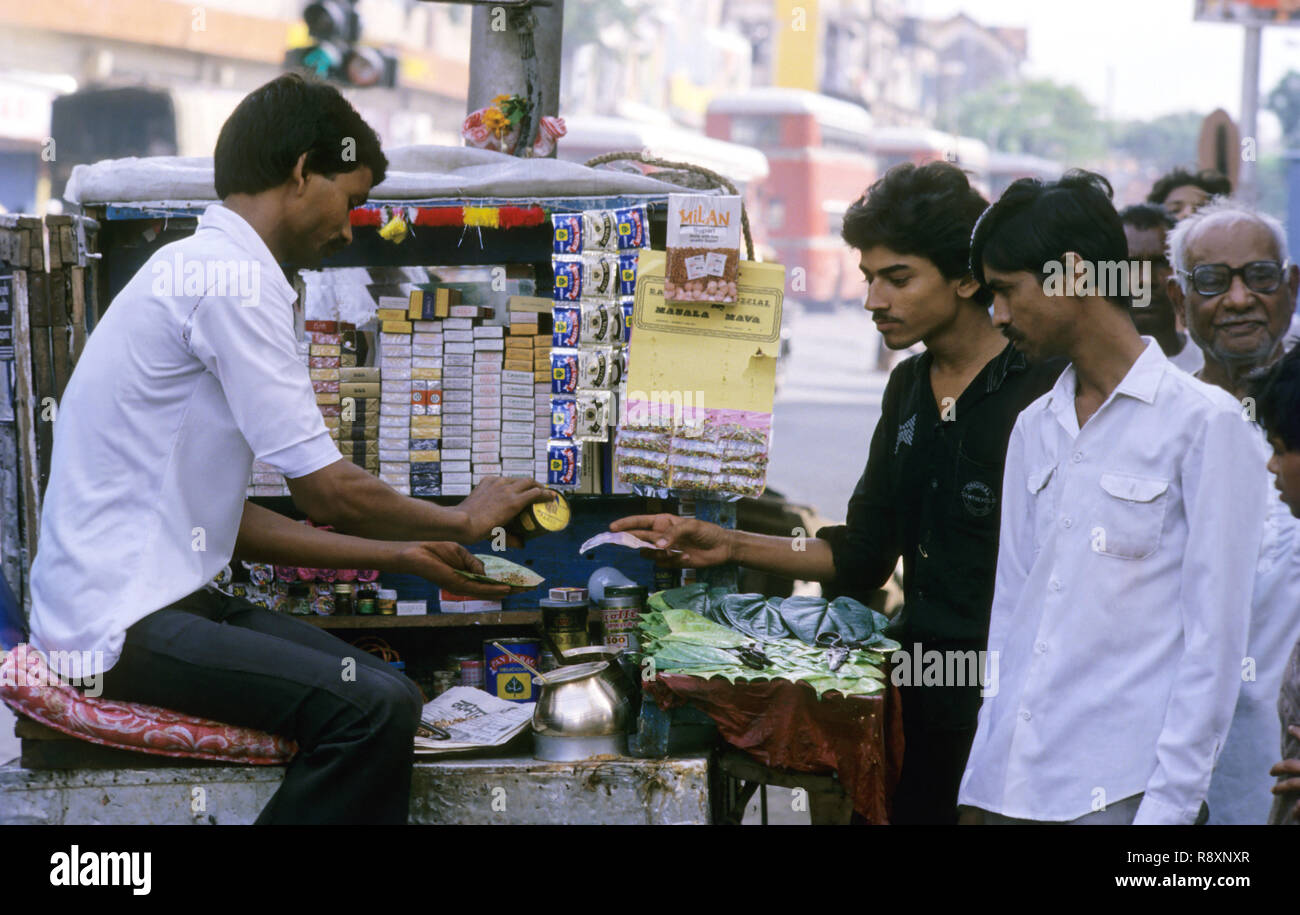 Panwala selling tobacco Stock Photo - Alamy