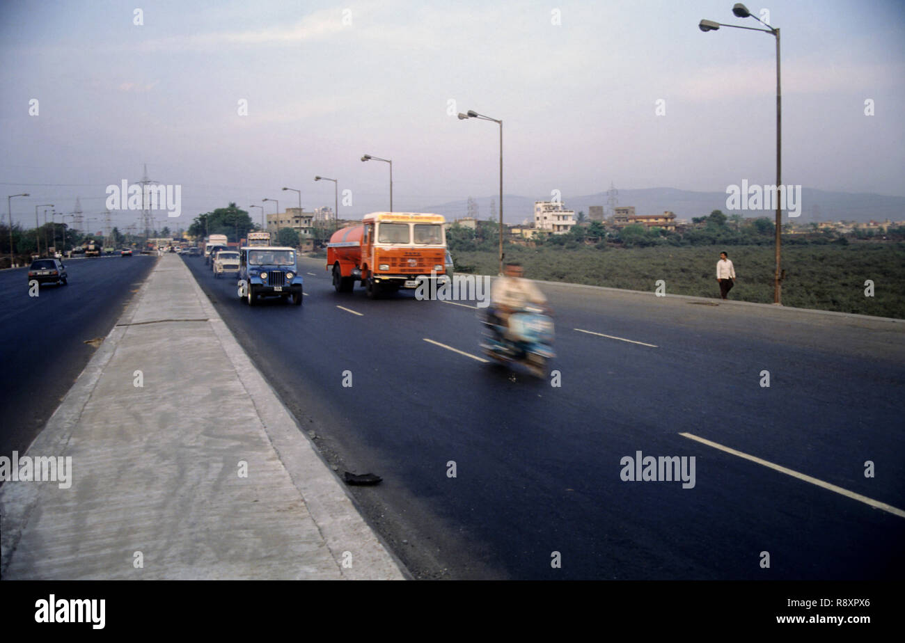 Highway divider hi-res stock photography and images - Alamy