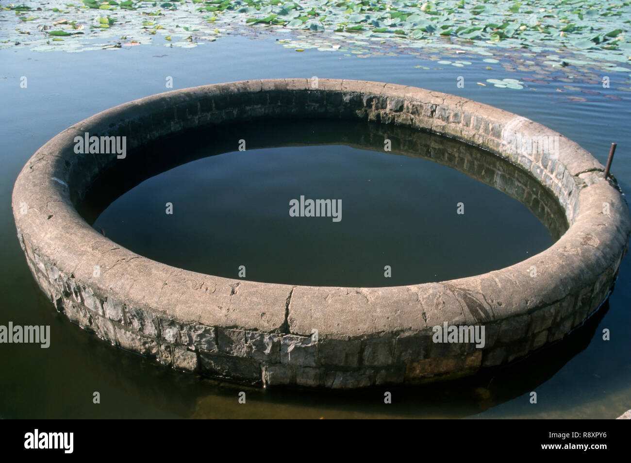 Circle well hi-res stock photography and images - Alamy