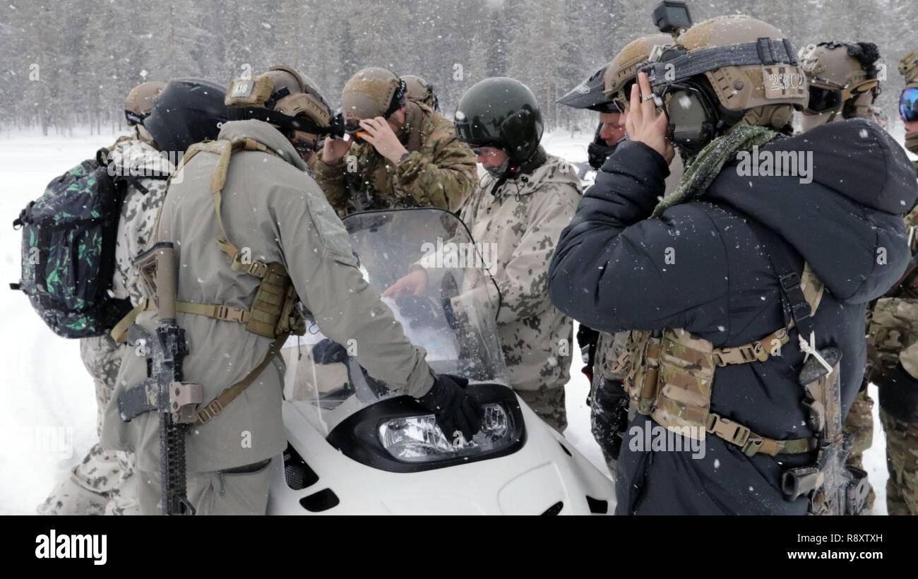 Soldiers of 10th Special Forces Group (Airborne) receive a react to ...