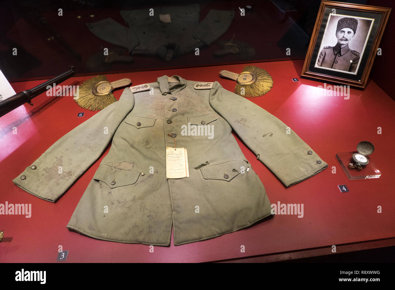 A Turkish Martry Commander's uniform in the Battle of Gallipoli in ...