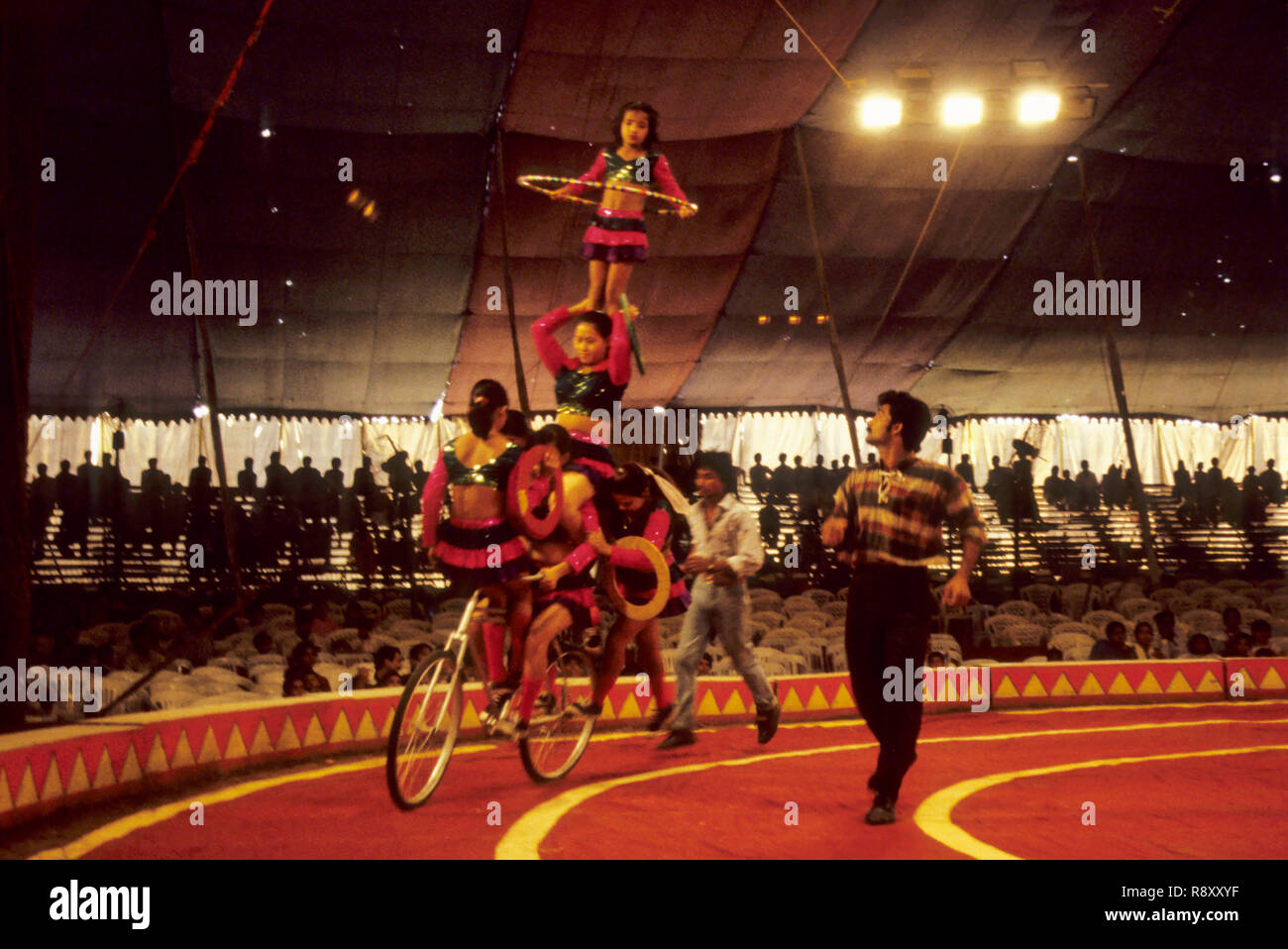 Girls in industry hi-res stock photography and images - Alamy