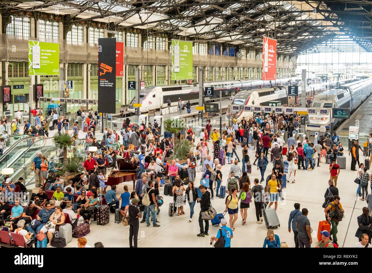 Gare de lyon platform hi-res stock photography and images - Alamy