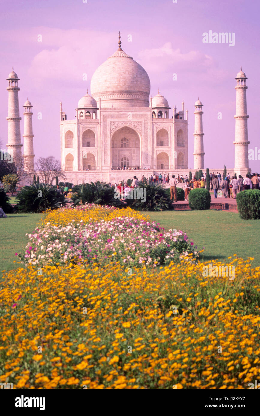 Taj mahal seventh wonder world hi-res stock photography and images - Alamy