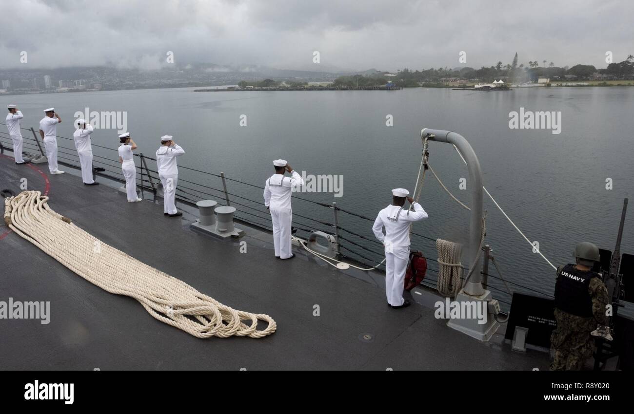 USS Michael Murphy (DDG 112) Sailors pay tribute to the USS Utah ...