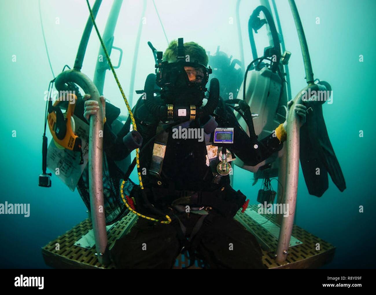 Rebreather diving navy hi-res stock photography and images - Alamy