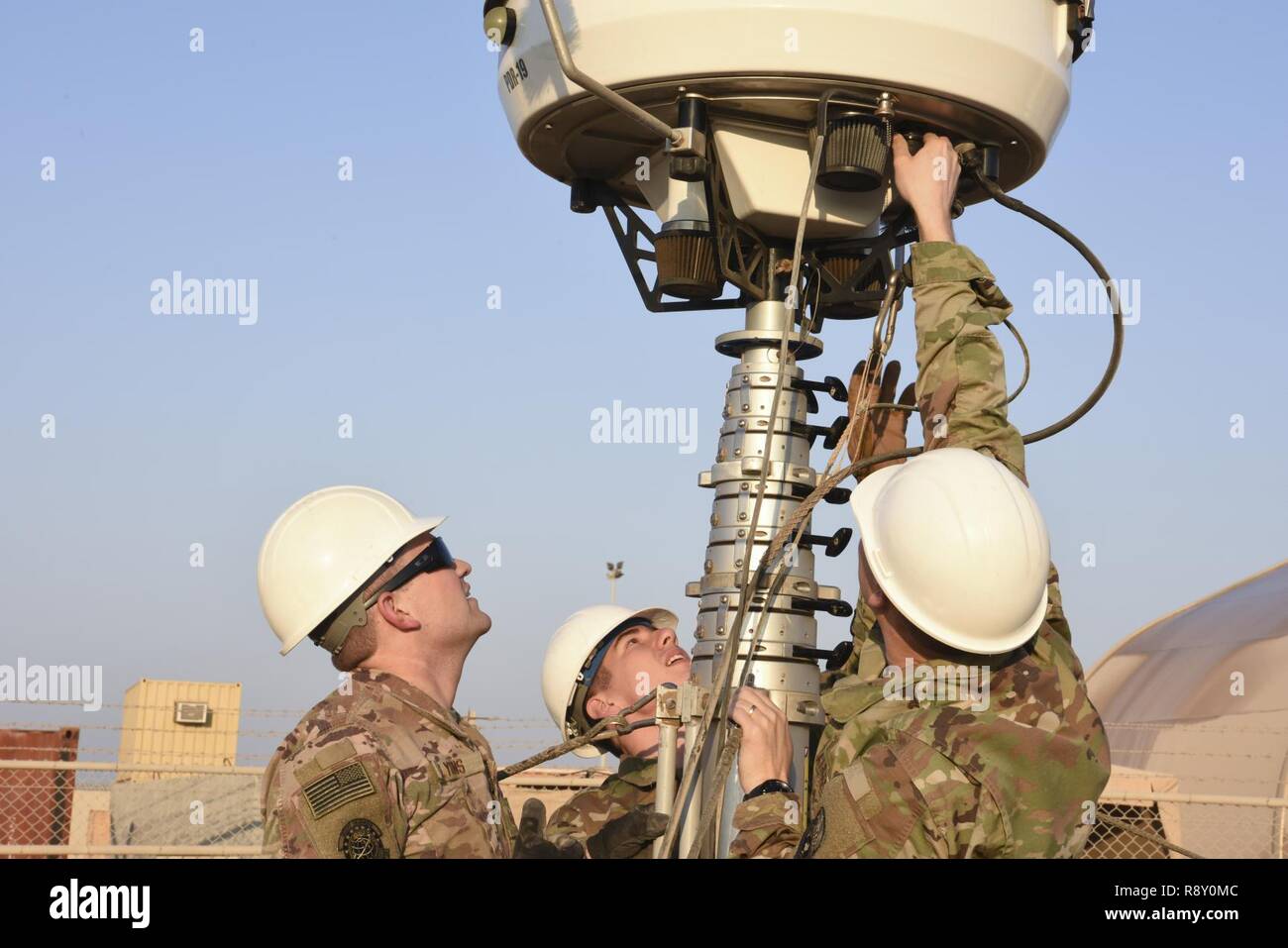 Portable military radar hi-res stock photography and images - Alamy