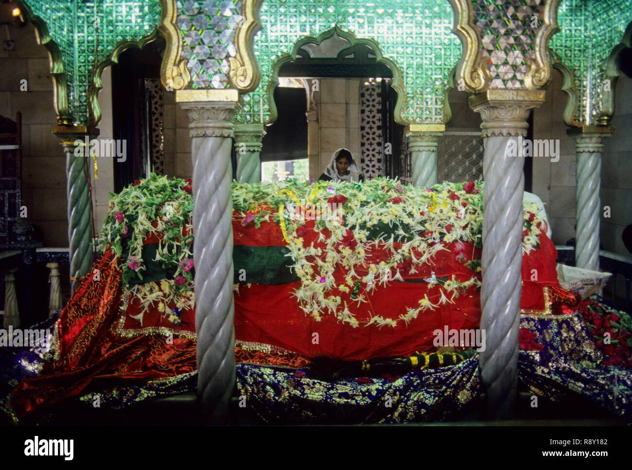 Haji ali dargah mumbai historical hi-res stock photography and images ...