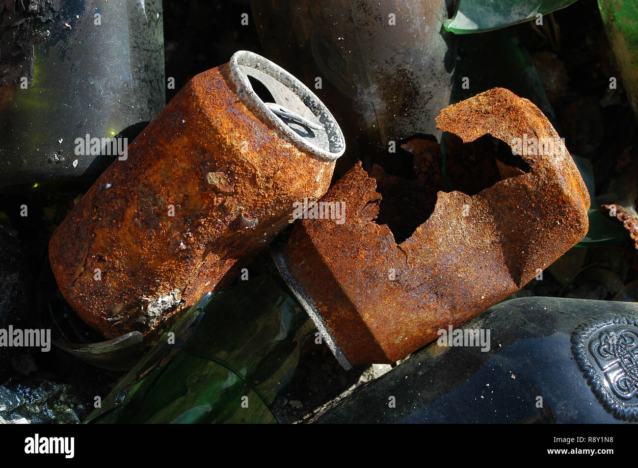 Open rusty cans hi-res stock photography and images - Alamy