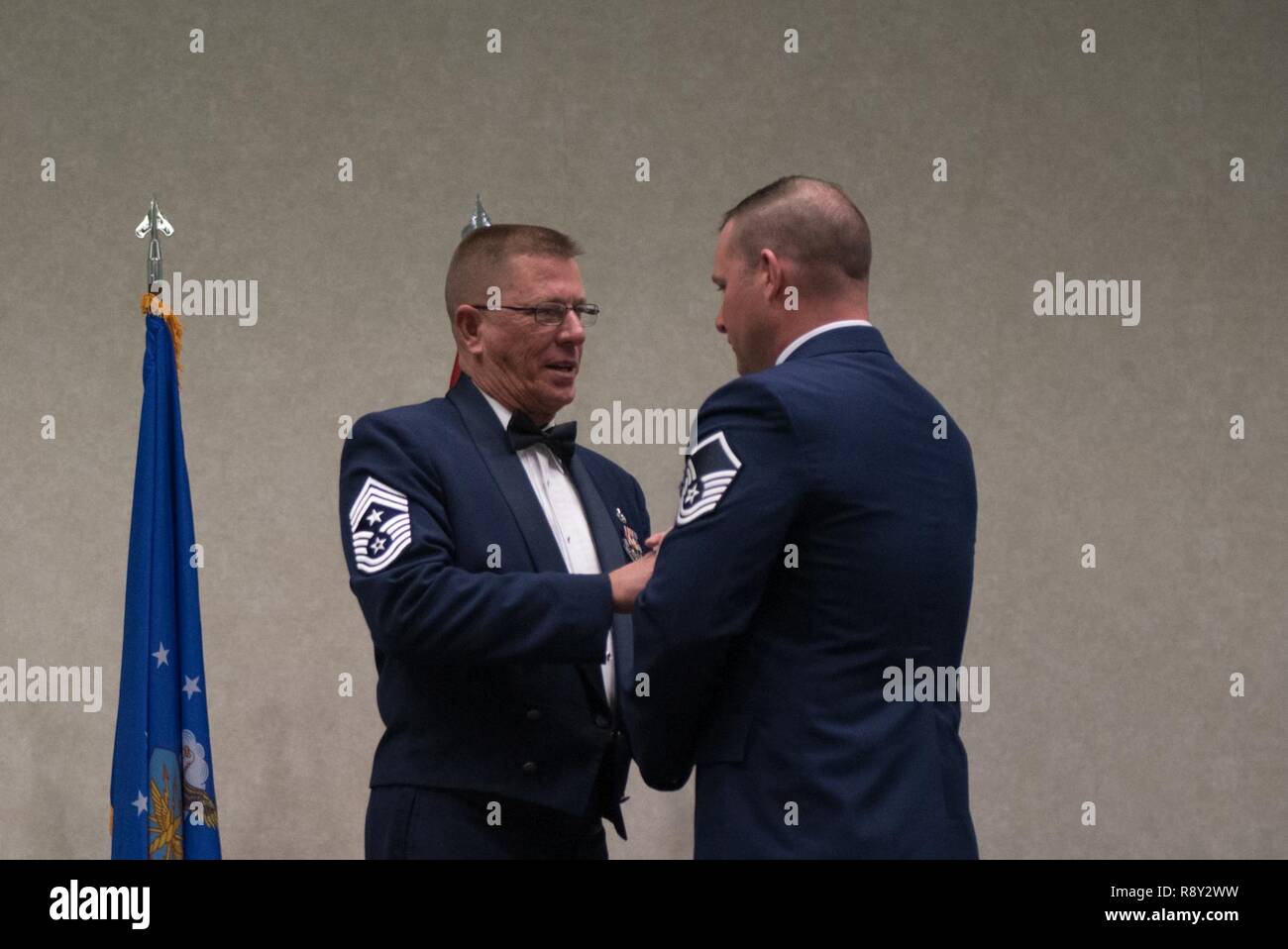 Mechanic receives hi-res stock photography and images - Alamy