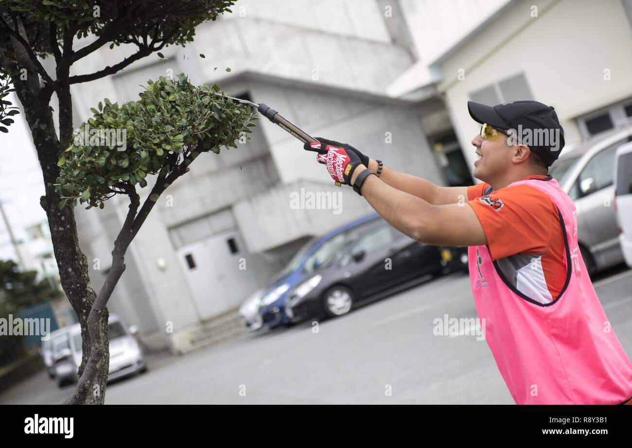 U.S. Air Force Tech. Sgt. James Rivas, 909th Aircraft Maintenance Unit ...