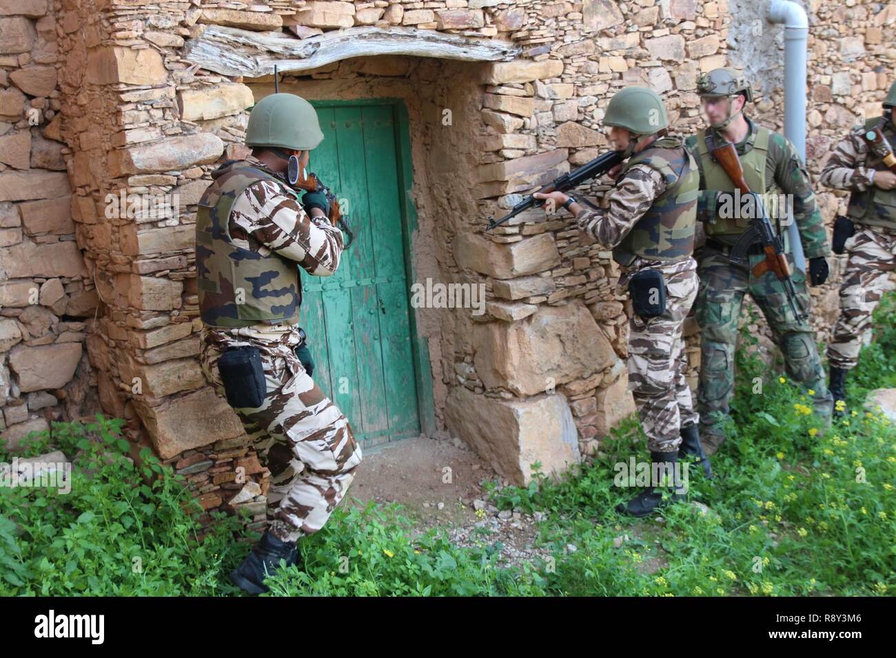 Members of the Moroccan Royal Amed Forces' special operations forces ...